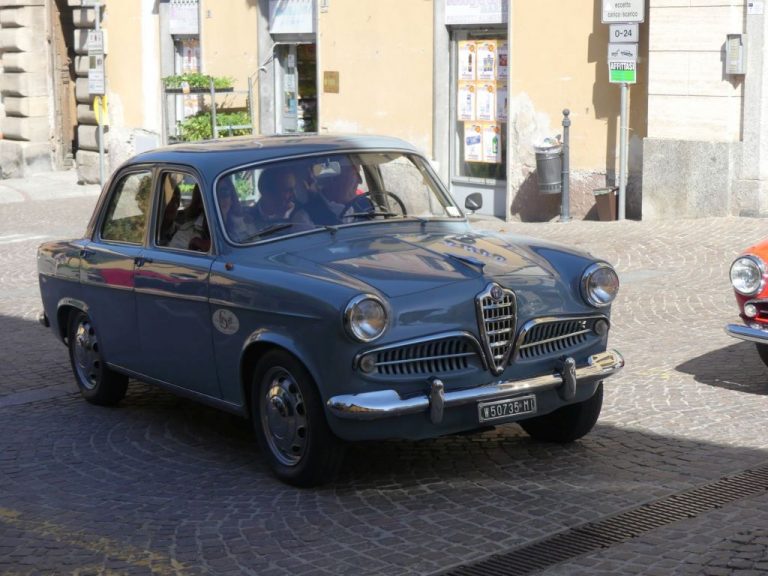Asso: primo raduno “Donna Alfa“, un successo la sfilata di auto ...