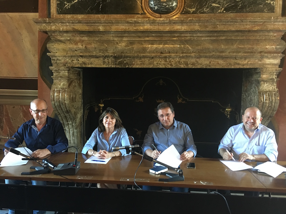 Como Acqua Srl, firmato l'accordo quadro per preservare i dipendenti ... Como Acqua Srl, firmato l'accordo quadro per preservare i dipendenti ...