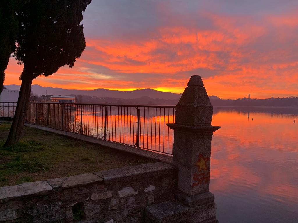 Lo spettacolo dell'alba sul Lago di Pusiano (FOTO) | Erbanotizie
