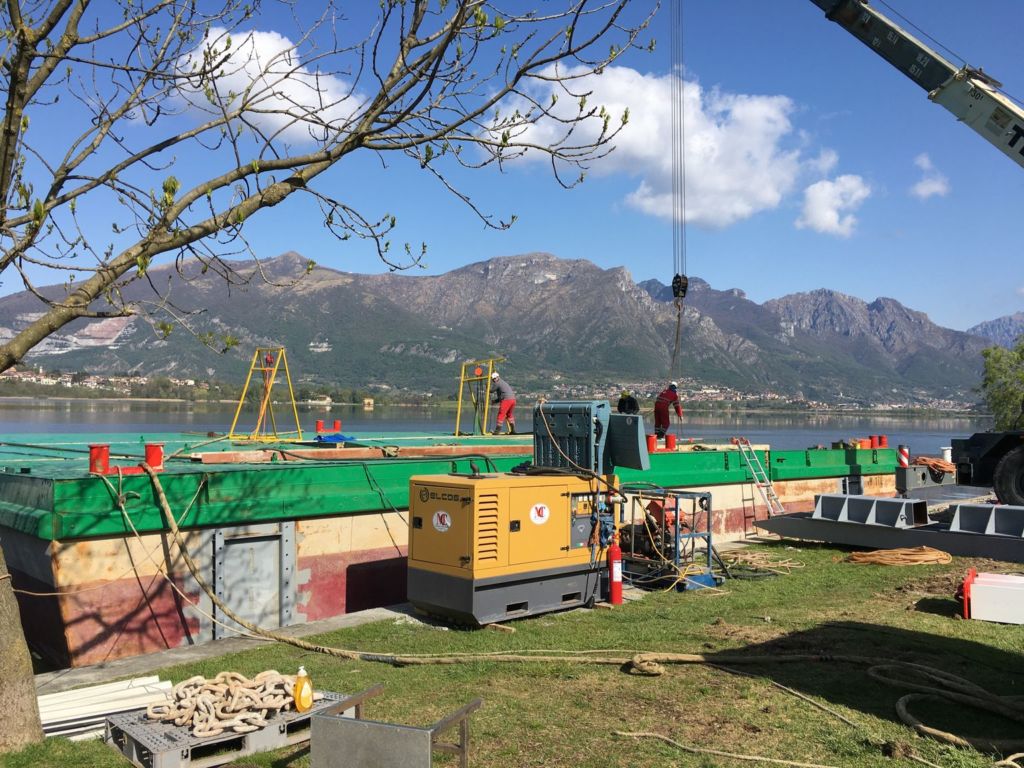 Lago di Annone, sul fondale si posa la tubatura dell'acquedotto ...