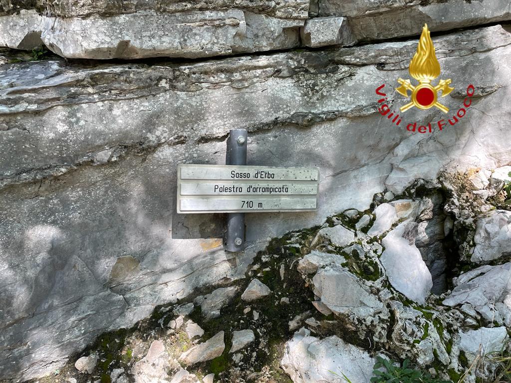 Cade e si infortuna, soccorsi in azione alla falesia Sasso d'Erba | Erbanotizie