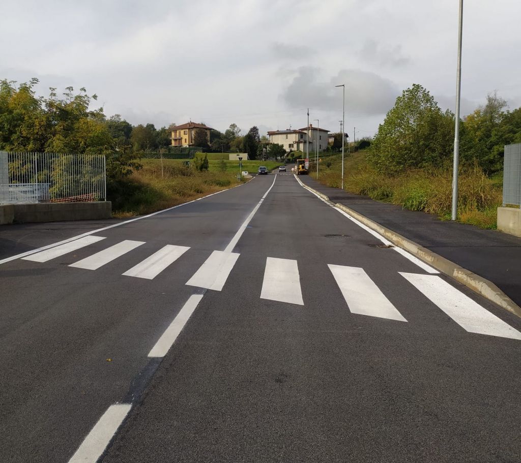 Aperta a Rogeno la nuova strada tra via Calvenzana inferiore e via Fermi Aperta a Rogeno la nuova strada tra via Calvenzana inferiore e via Fermi